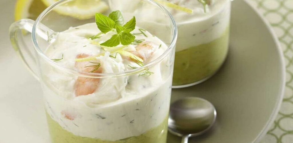 Avocado mousse with crab and prawns in jars: quick and easy ...